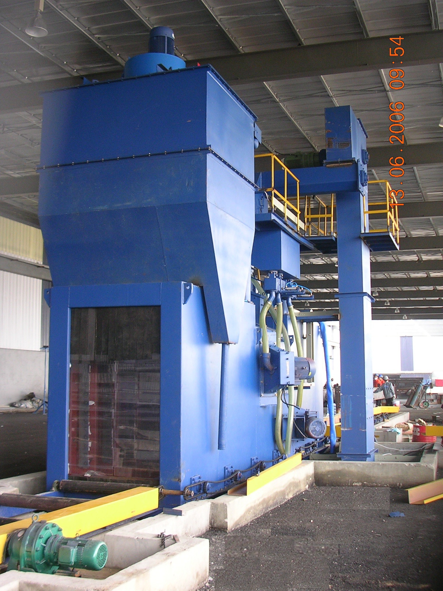 High efficiency Roller conveyor Steel plate shot blasting cleaning ...