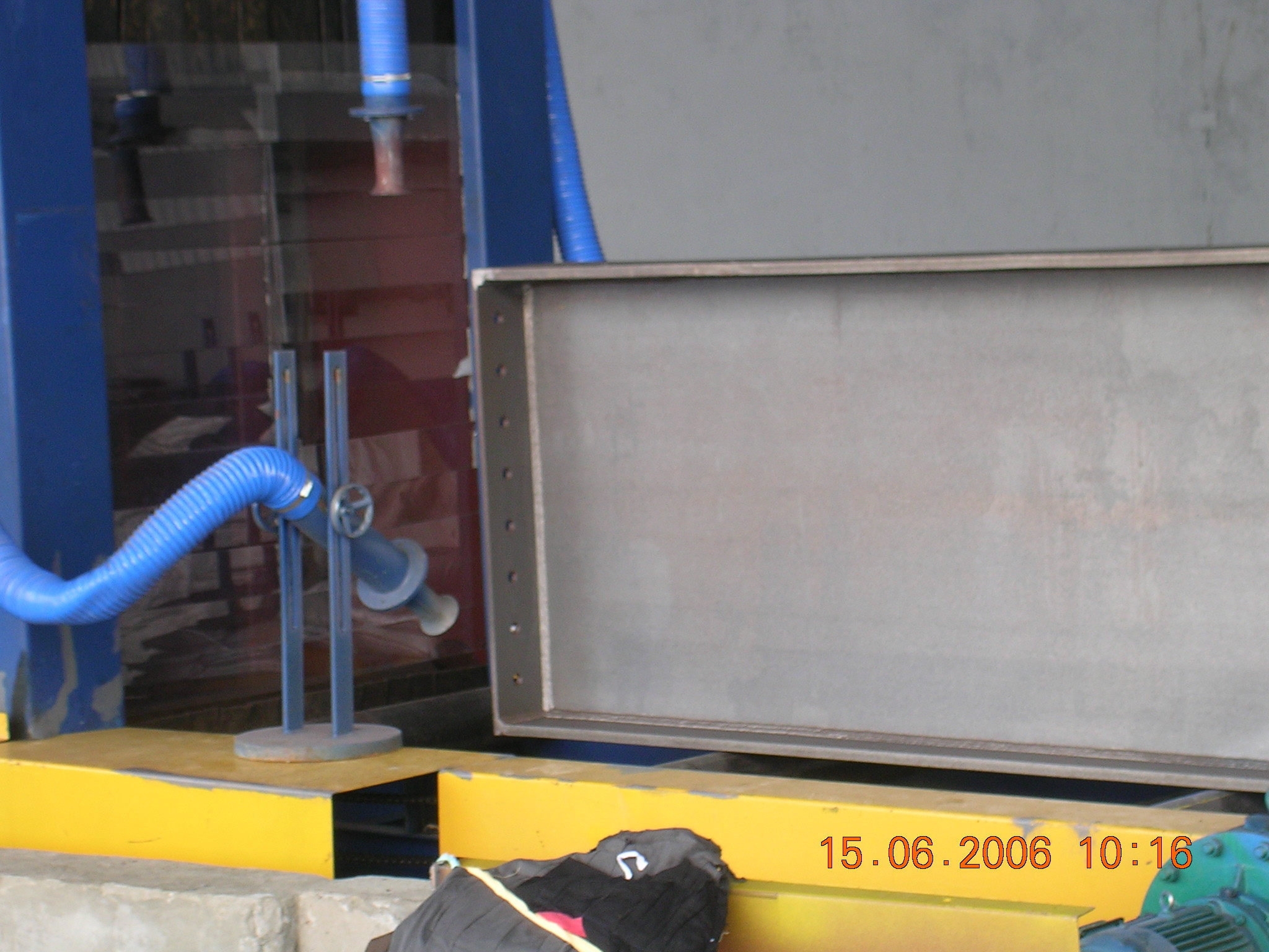 High efficiency Roller conveyor Steel plate shot blasting cleaning ...